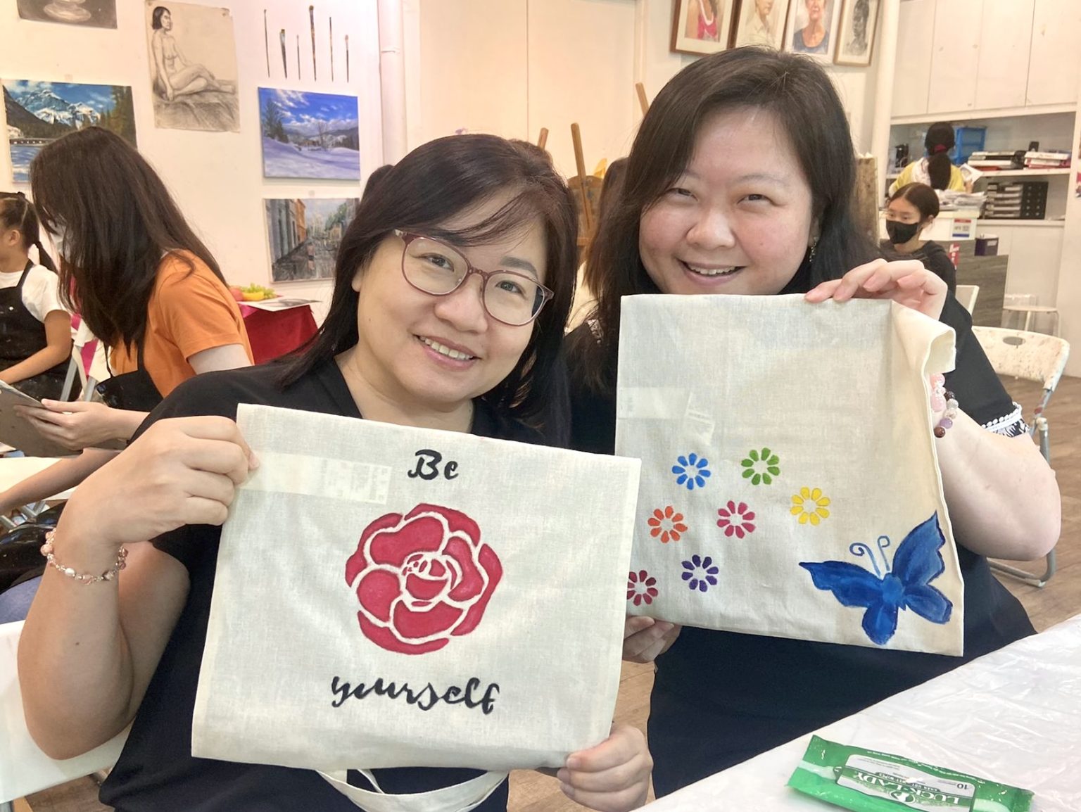 Labour's Day – Celebrate your employees with art team building!